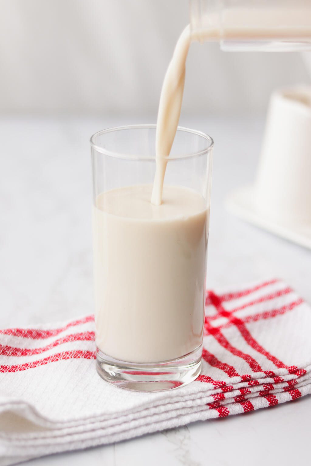 Homemade Plant-Based Milk with 2 Ingredients | Happy Vegannie