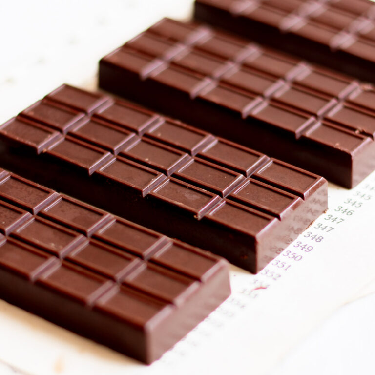 How to Make Vegan Dark Chocolate (only 5 ingredients) | Happy Vegannie